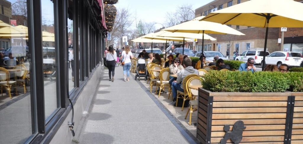 Accessibilité universelle des cafés-terrasses à Montréal | DéPhy Montréal